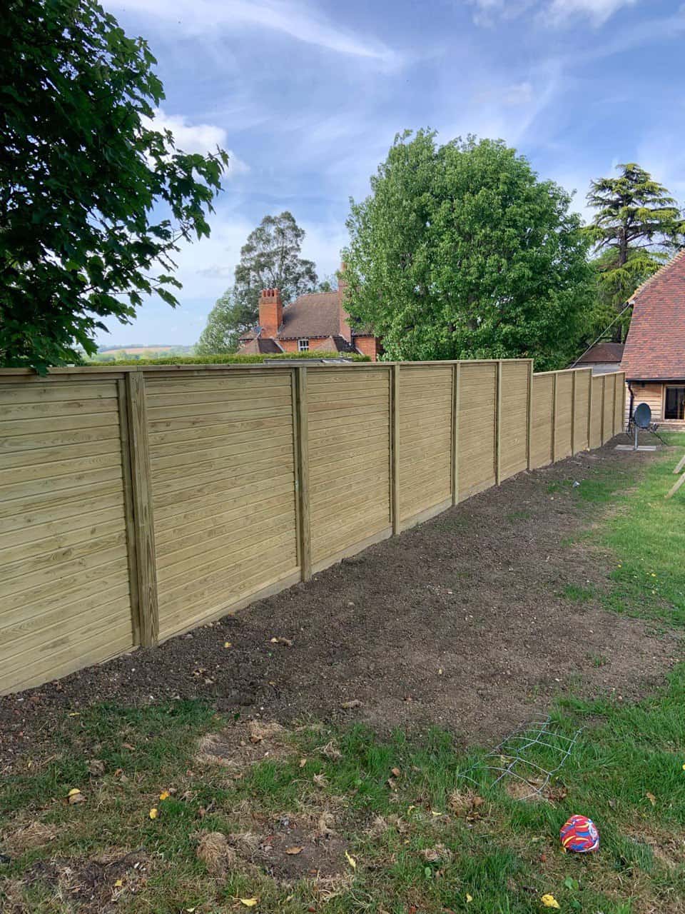 How Feather Edge Fencing Performs Better Than Overlapping Panels in ...